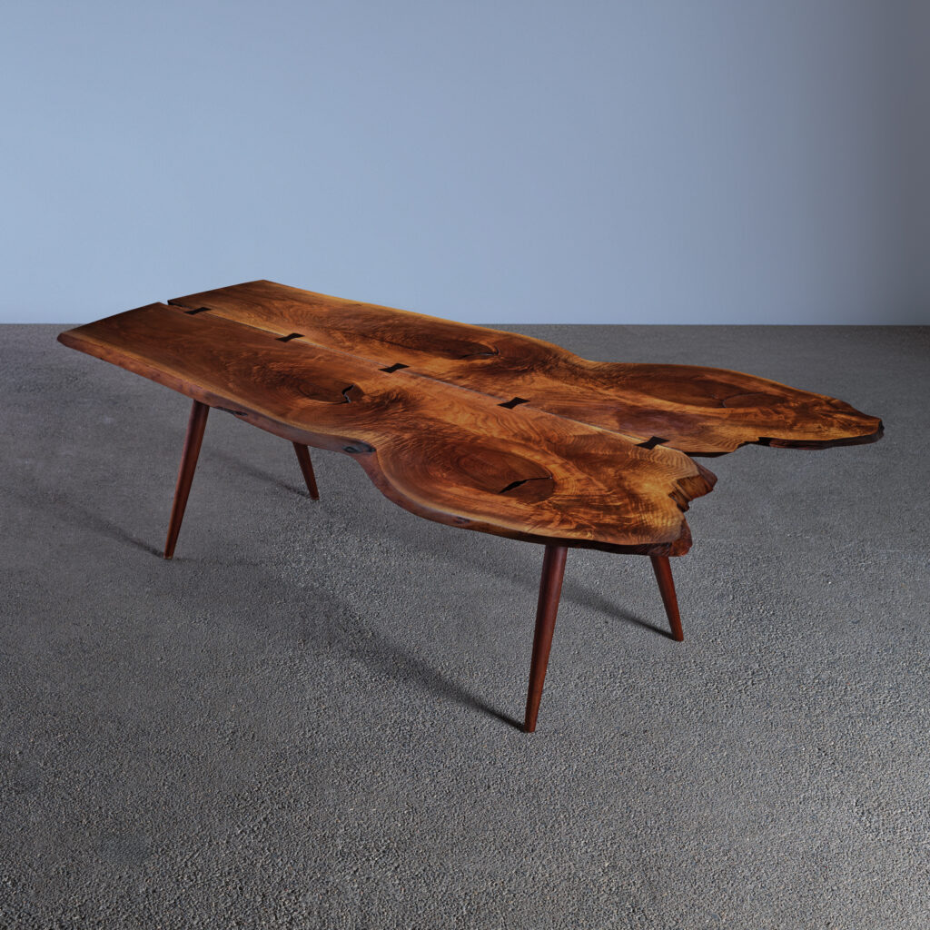 Special Turned Leg Dining Table - Moderne Gallery