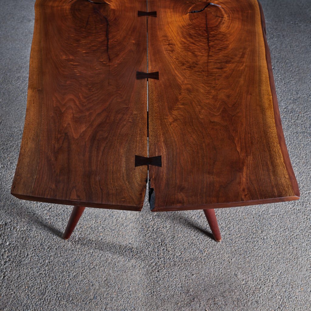 Special Turned Leg Dining Table - Moderne Gallery